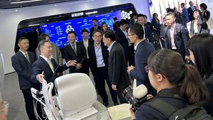 Introducing TowardPi's OCT to Singapore Deputy Prime Minister, Mr. Heng ...